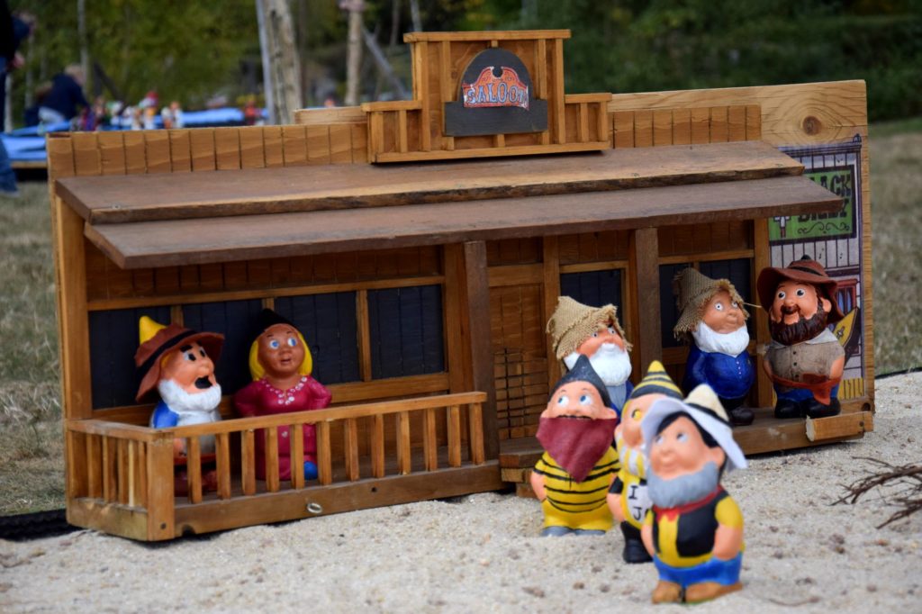 Ces Nains portent quoi ! | Jardins de Brocéliande